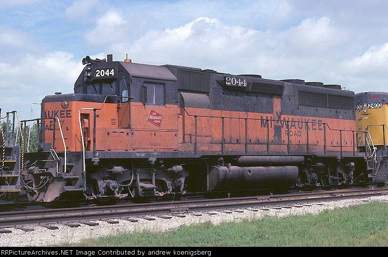 Milwaukee Road GP-40 2044